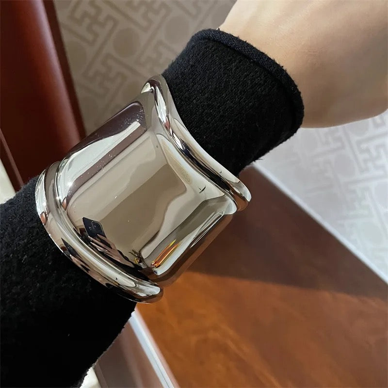 Curved Wave Bangle - ULA